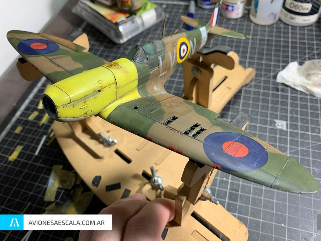 Spitfire Mk.1 - Empezando con el weathering (parte 8) • Aviones a Escala